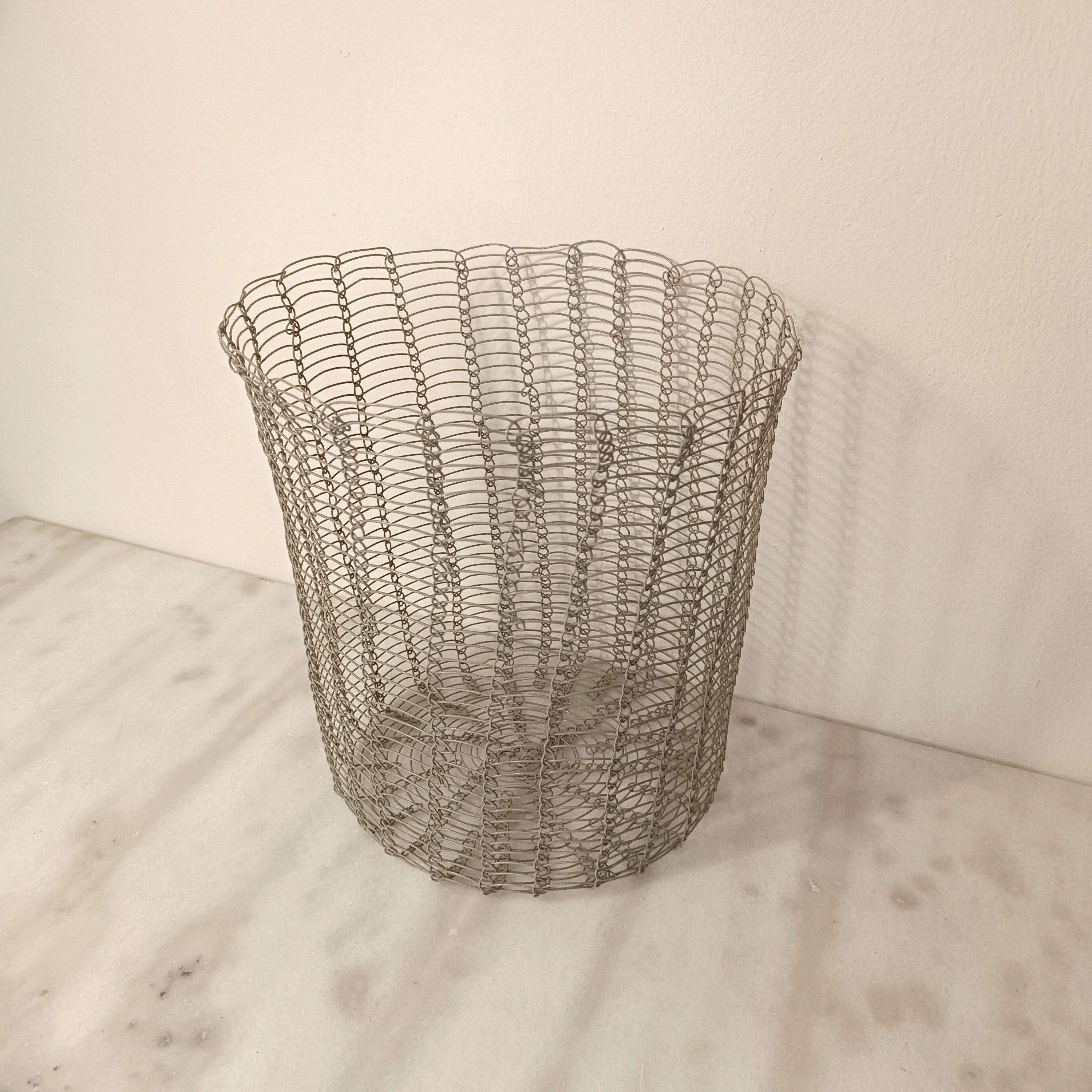 Wire dustbin – Oak Corner Interiors